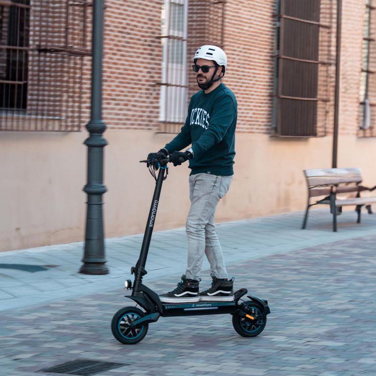Conquista las calles con el smartGyro Crossover Dual Max ¡El patinete ...